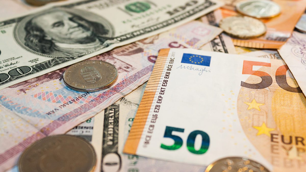 Euro e Dólar atingem o mesmo valor - Escola de Lucifer