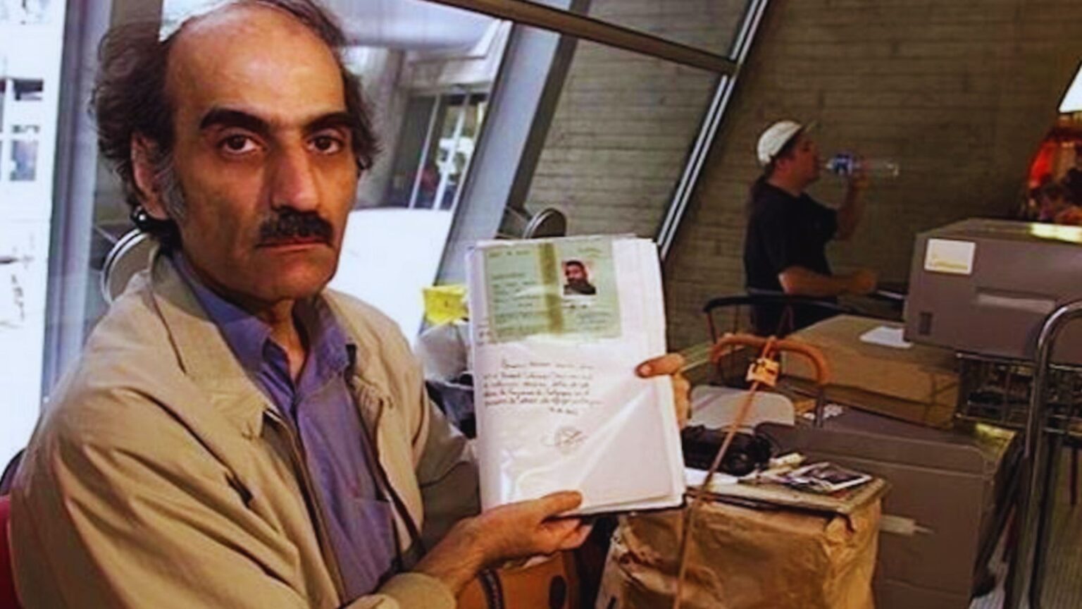 Conheça Sir Alfred Mehran, o homem que morou 18 anos em um aeroporto ...