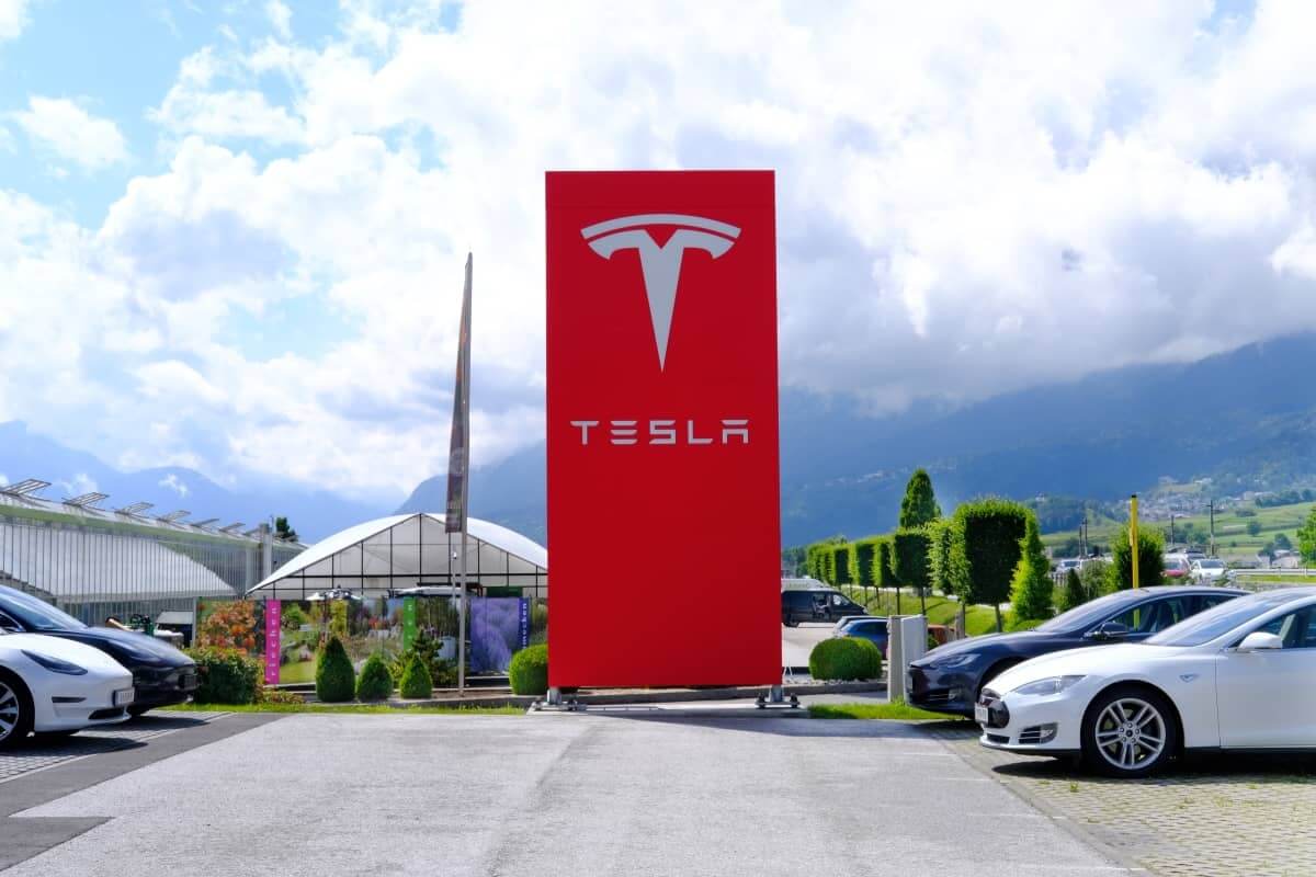 Tesla domina mais de 80% do mercado de veículos elétricos na Noruega ...